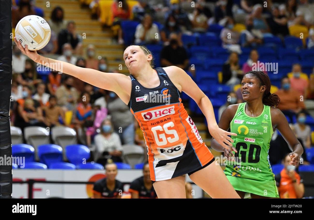Jo Harten (left) of the Giants in action during the Super Netball ...