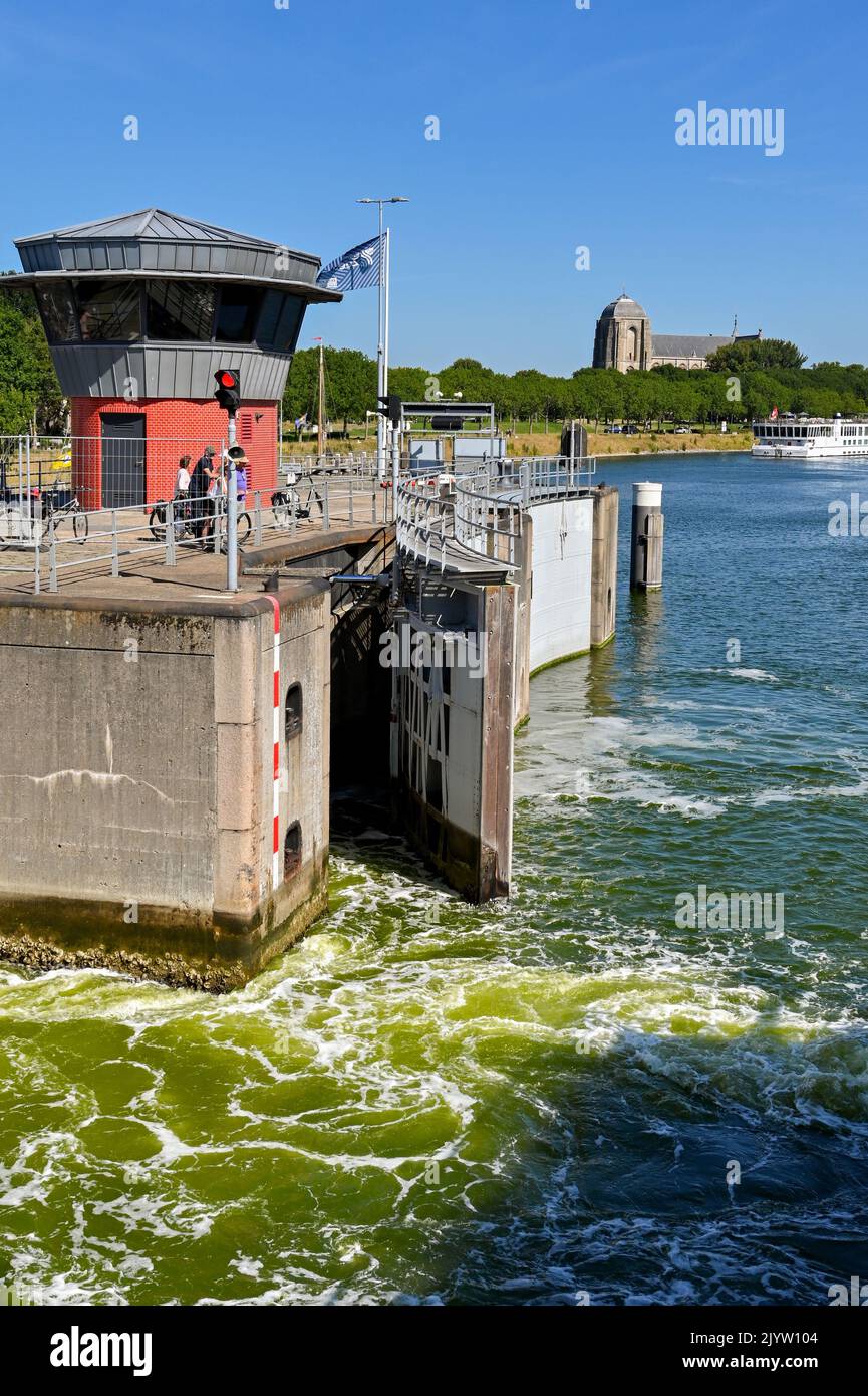 Netherlands lock water canal gate hi-res stock photography and images ...