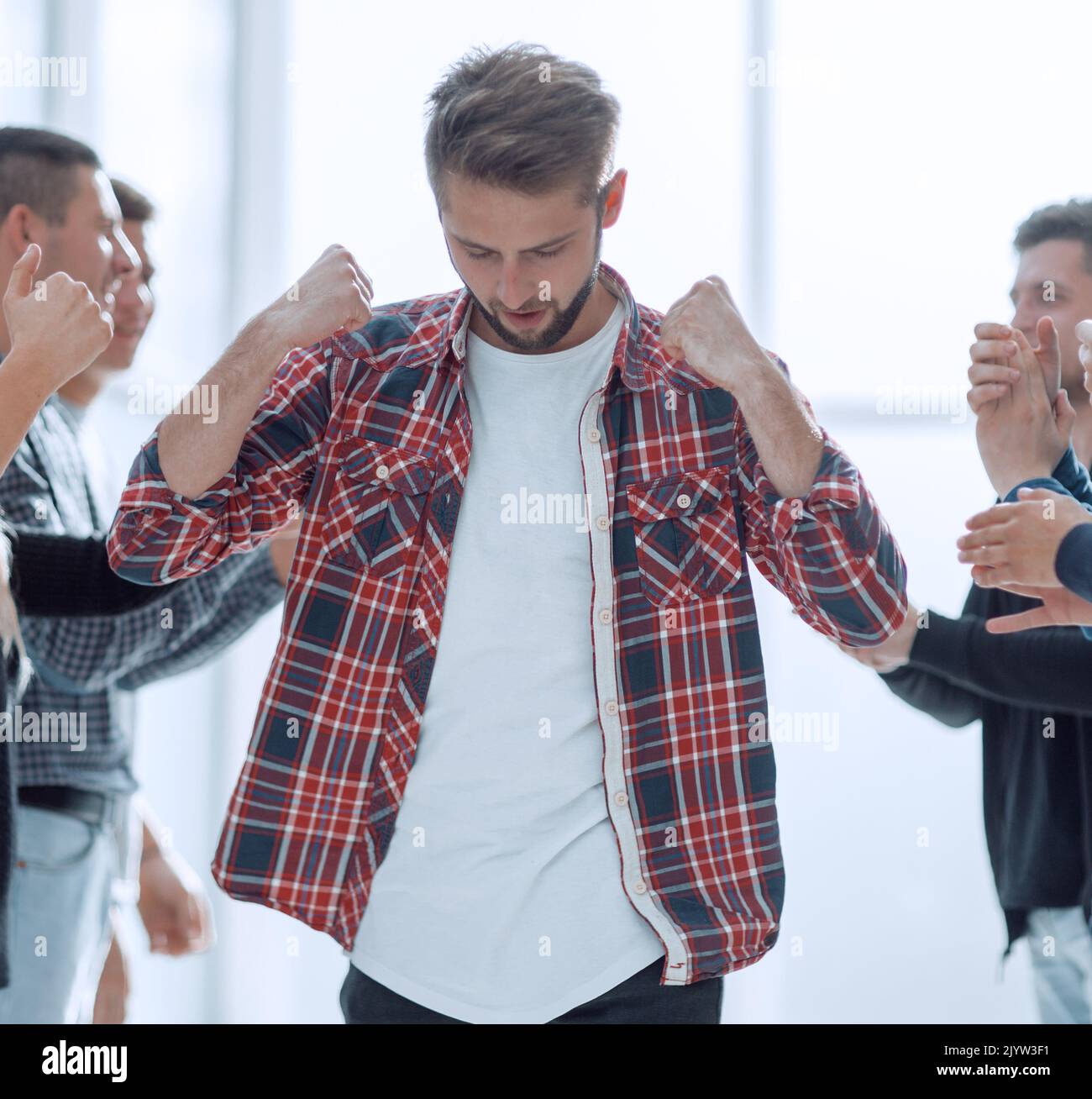young business team meeting their leader with applause Stock Photo - Alamy
