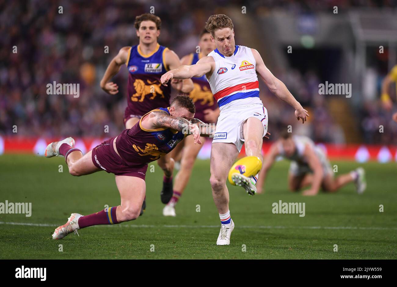 Lachie Hunter of the Bulldogs during the AFL First Semi Final match ...