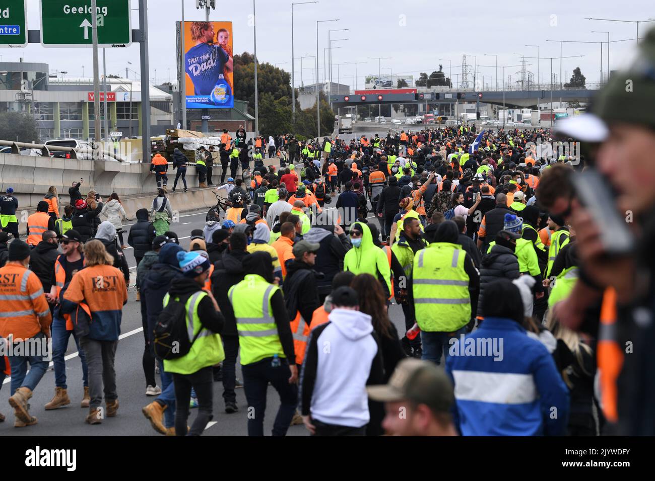 CMFEU construction workers and far right activists are seen protesting ...