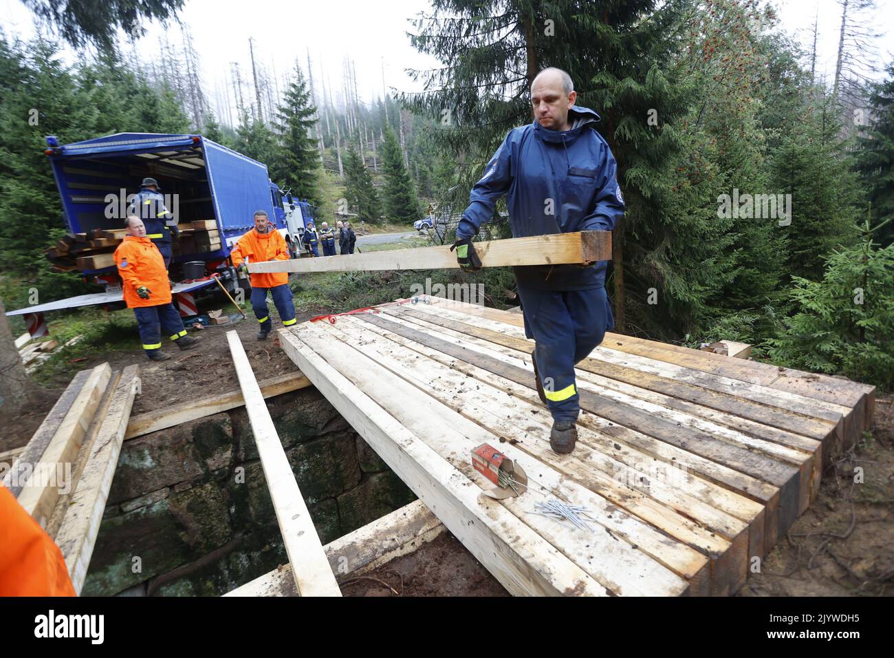 Schierke, Germany. 08th Sep, 2022. THW emergency forces stand in the ...