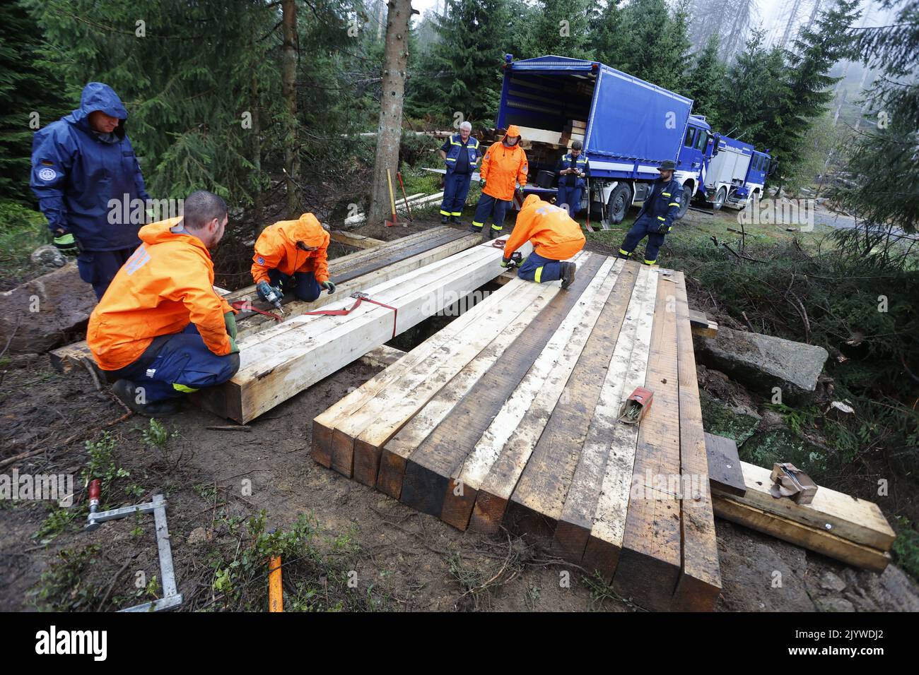 Schierke, Germany. 08th Sep, 2022. THW emergency forces stand in the ...