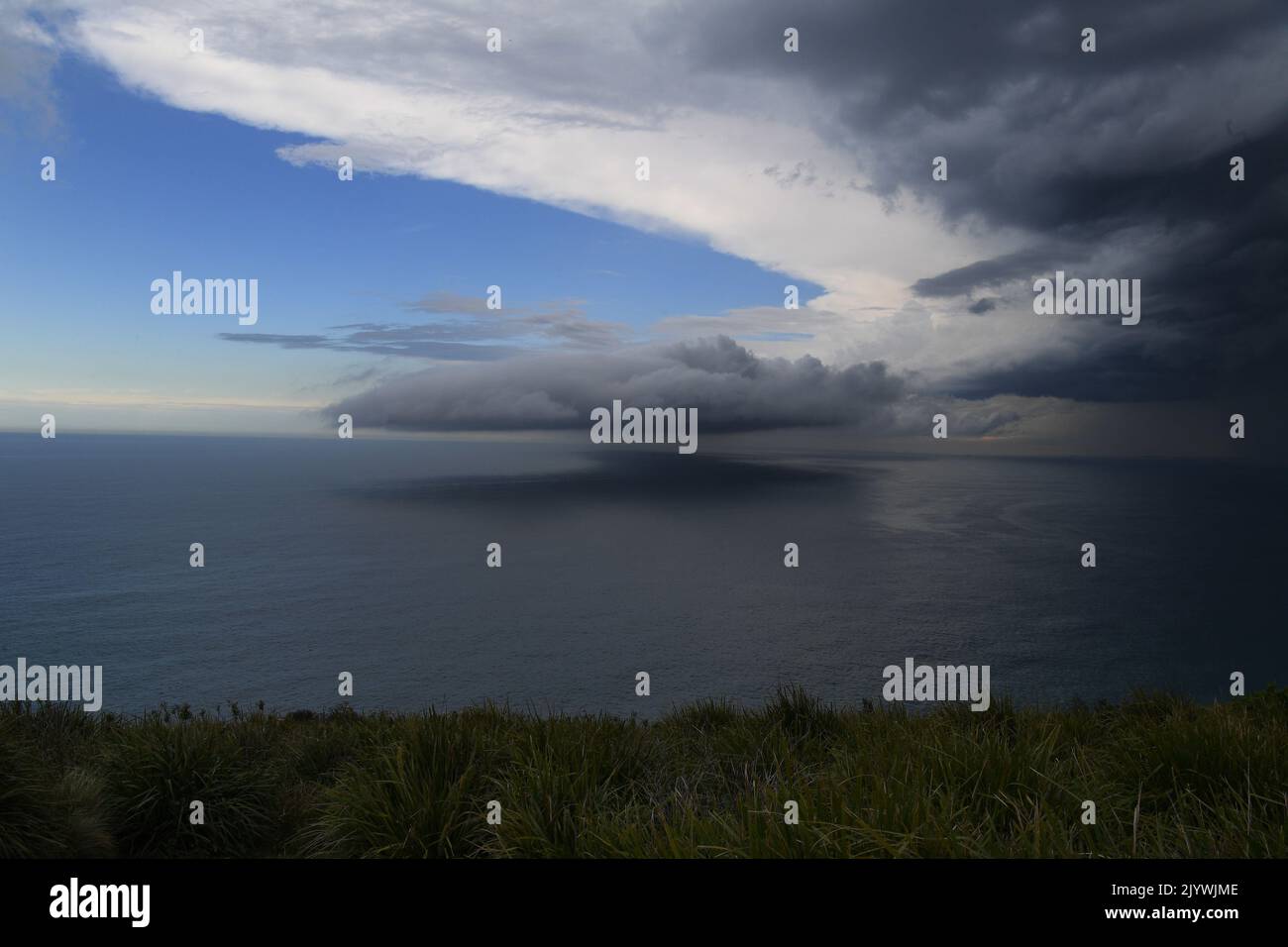 Storm cells are seen moving along the northern beaches of Wollongong in ...