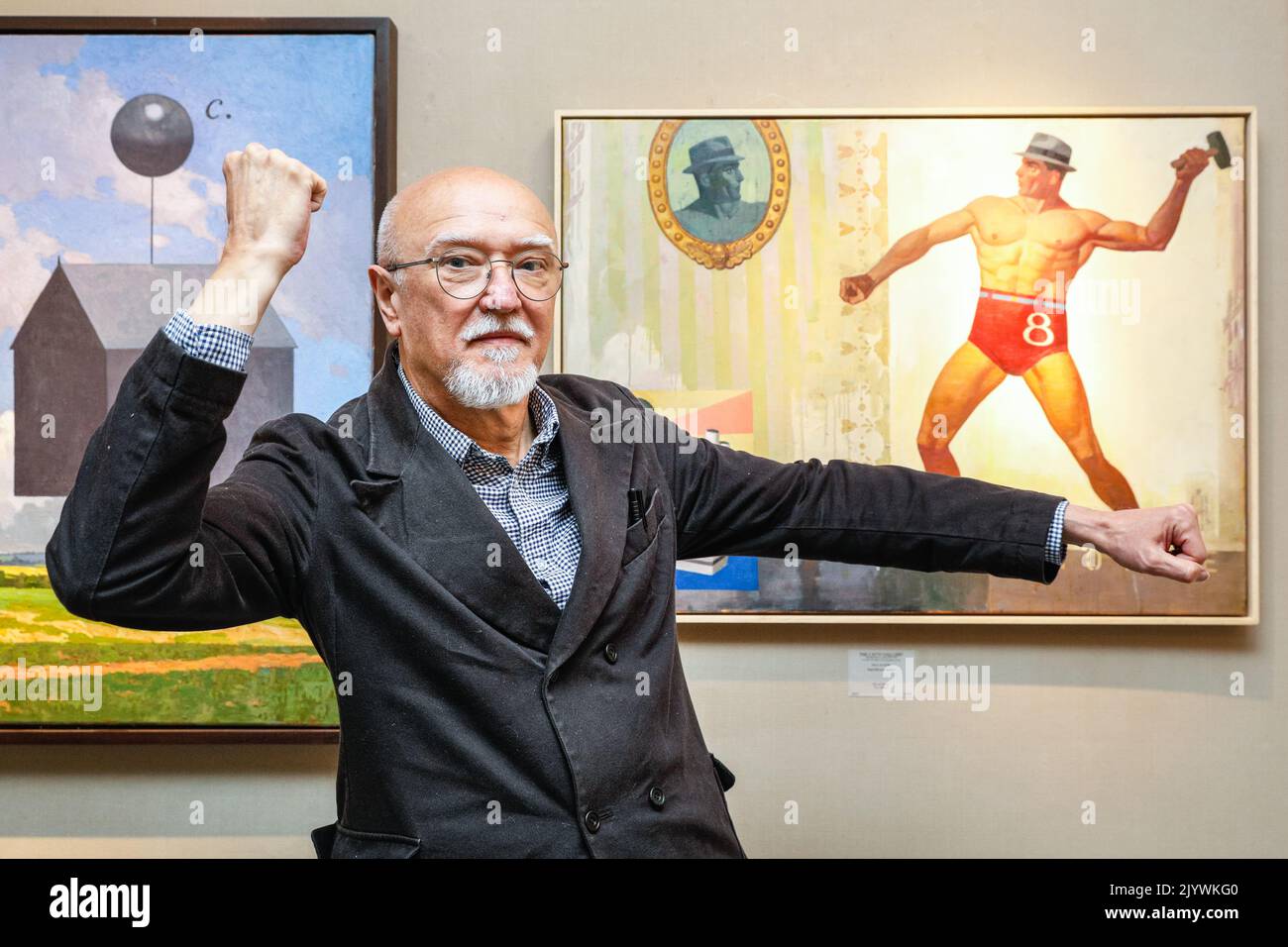 London, UK. 08th Sep, 2022. The artist, Paul Slater with his work ...