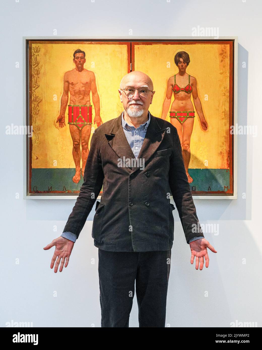 London, UK. 08th Sep, 2022. The artist, Paul Slater with his work 'Made ...