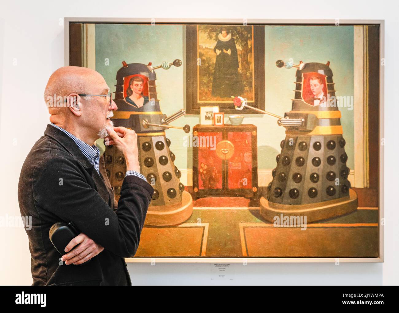 London, UK. 08th Sep, 2022. The artist, Paul Slater with his work 'L ...