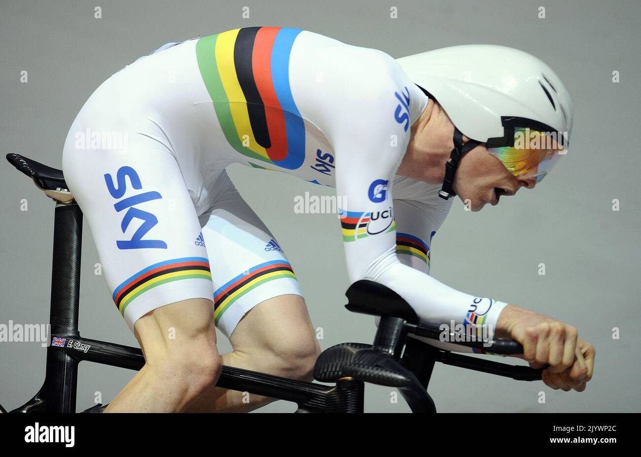 Great Britain's Edward Clancy crosses the finish line in the Men's ...