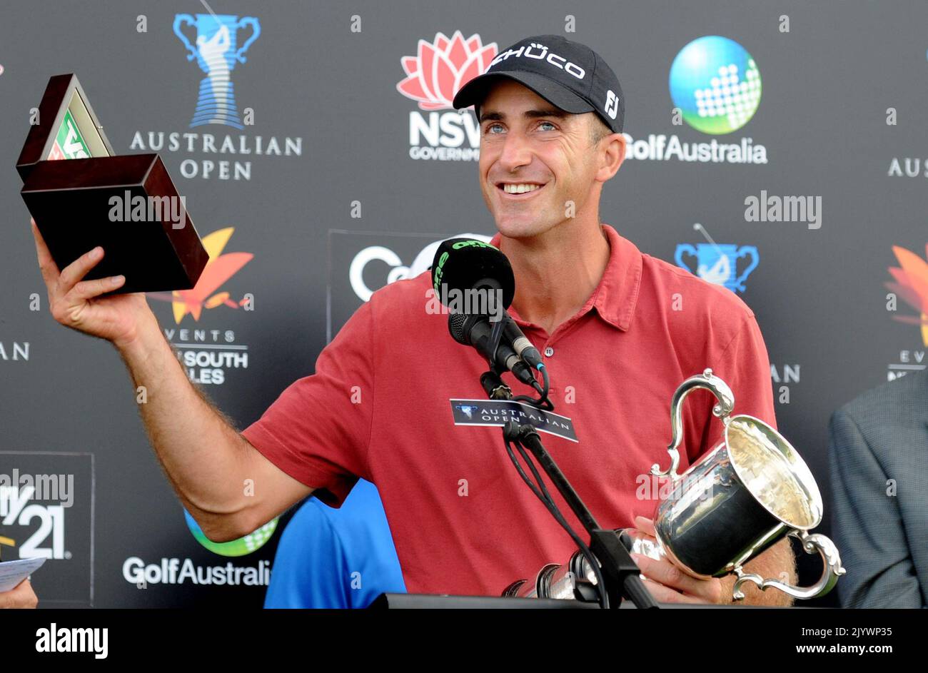 Australian golfer Geoff Ogilvy poses for photographs with his trophy ...