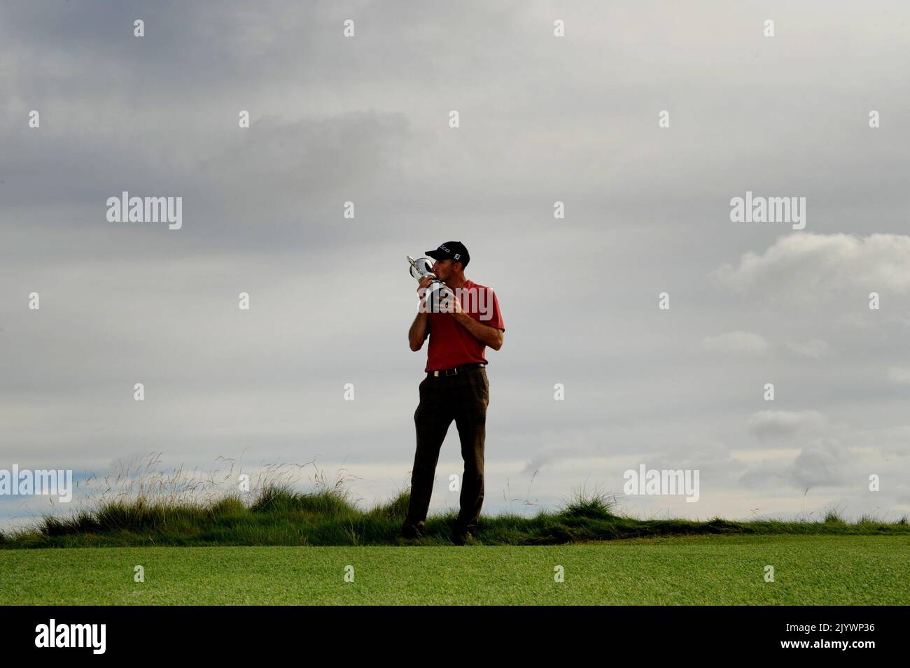 Australian golfer Geoff Ogilvy poses for photographs with his trophy ...