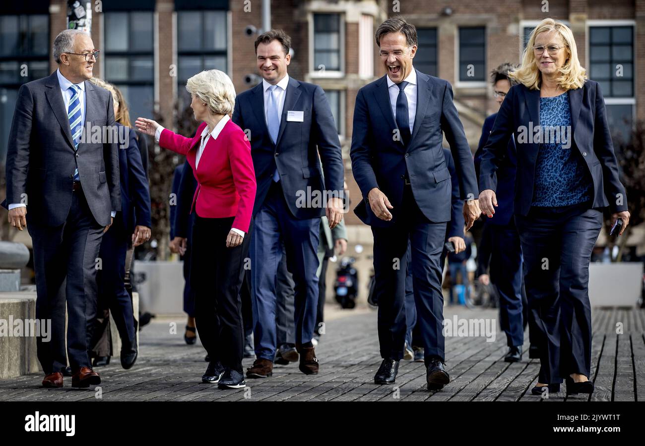 2022-09-08 17:13:04 ROTTERDAM - Prime Minister Mark Rutte, Minister ...
