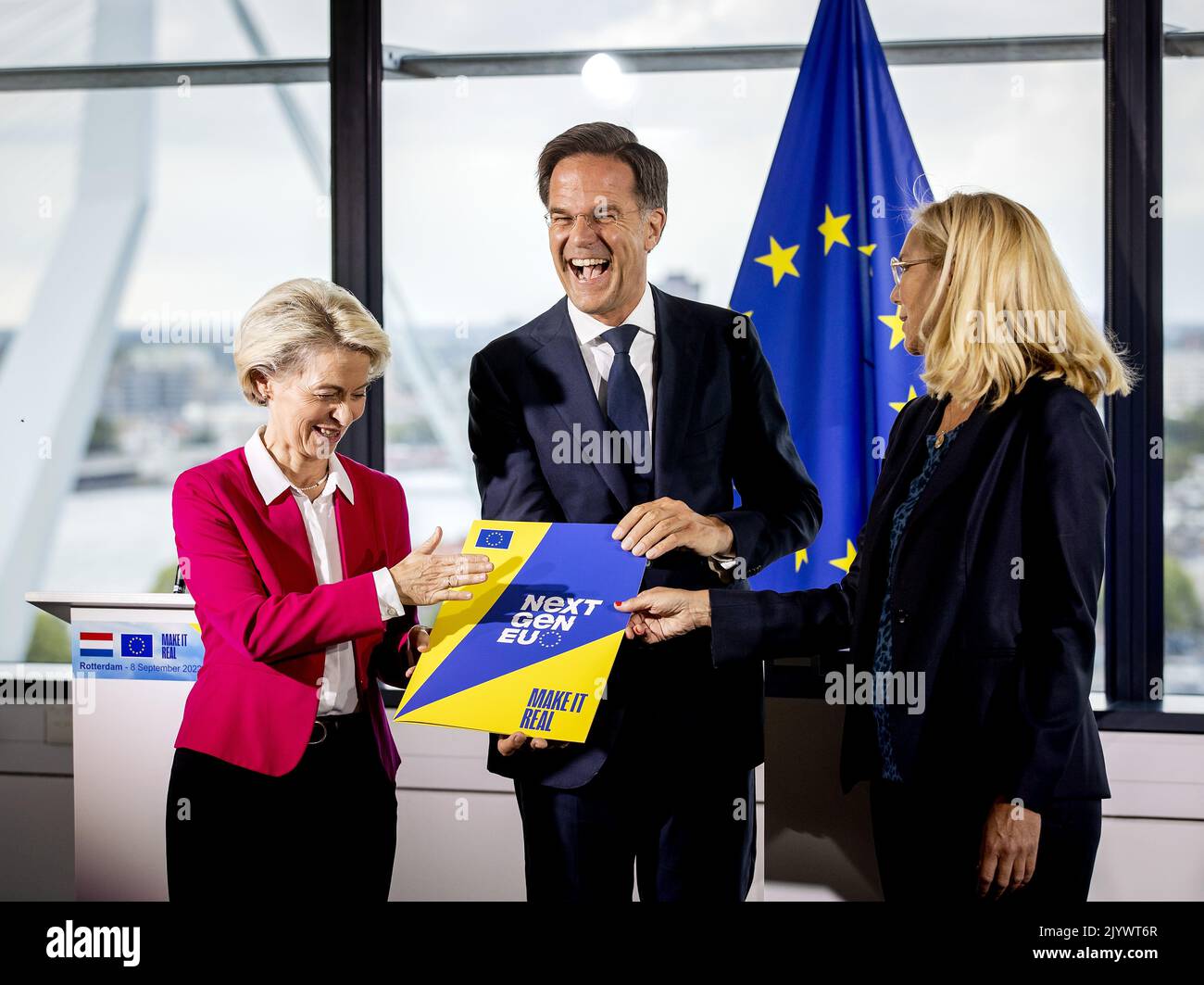 2022-09-08 18:04:39 ROTTERDAM - Prime Minister Mark Rutte, Minister ...