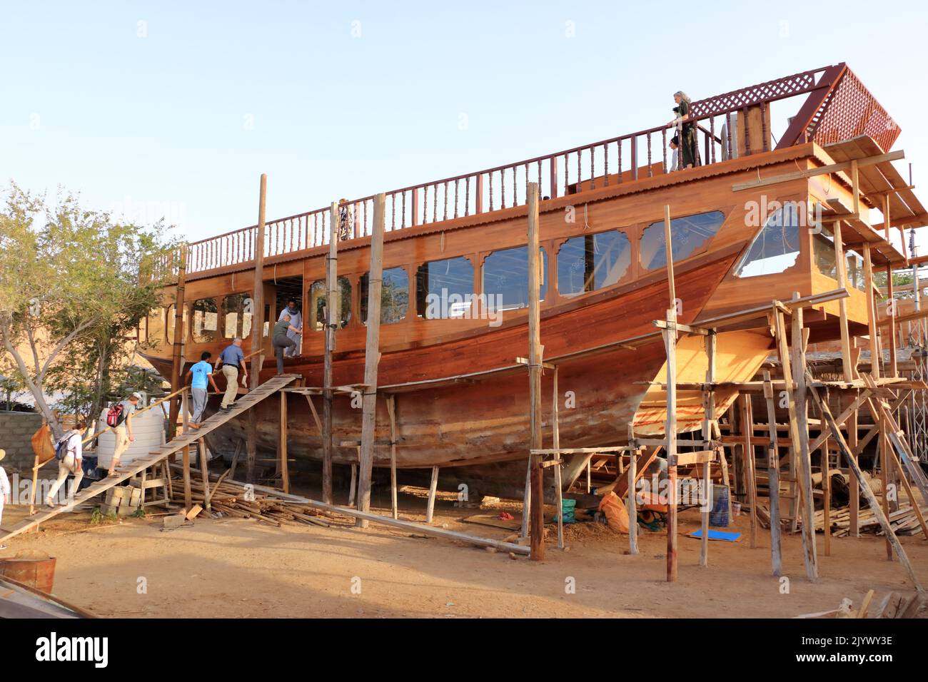 March 21 2022 - Sur in Oman: Building a wooden dhow in a boatyard Stock ...