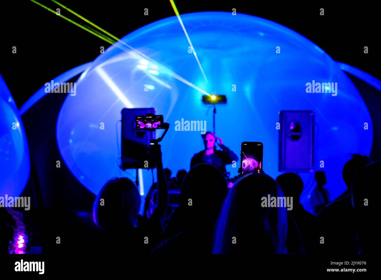 Clapping in time with music hi-res stock photography and images - Alamy