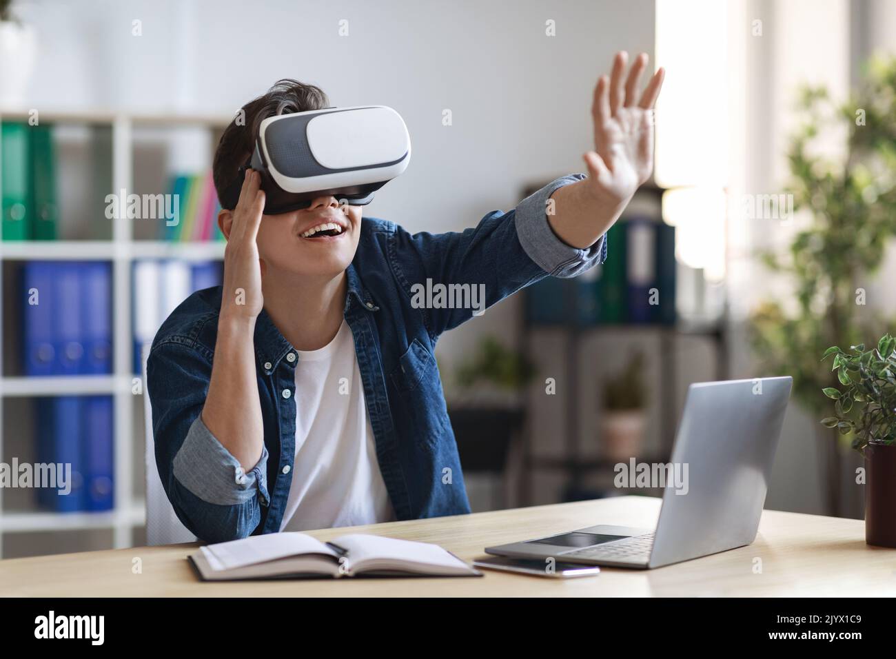 Vr workplace hi-res stock photography and images - Alamy