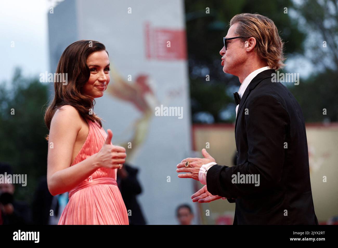 Brad pitt and ana de armas hi-res stock photography and images - Alamy