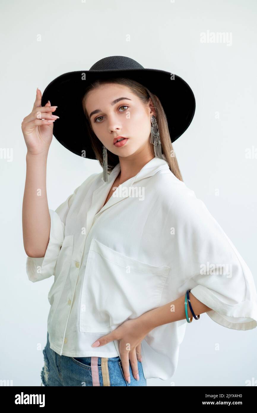 casual boho style trend look woman hat Stock Photo - Alamy