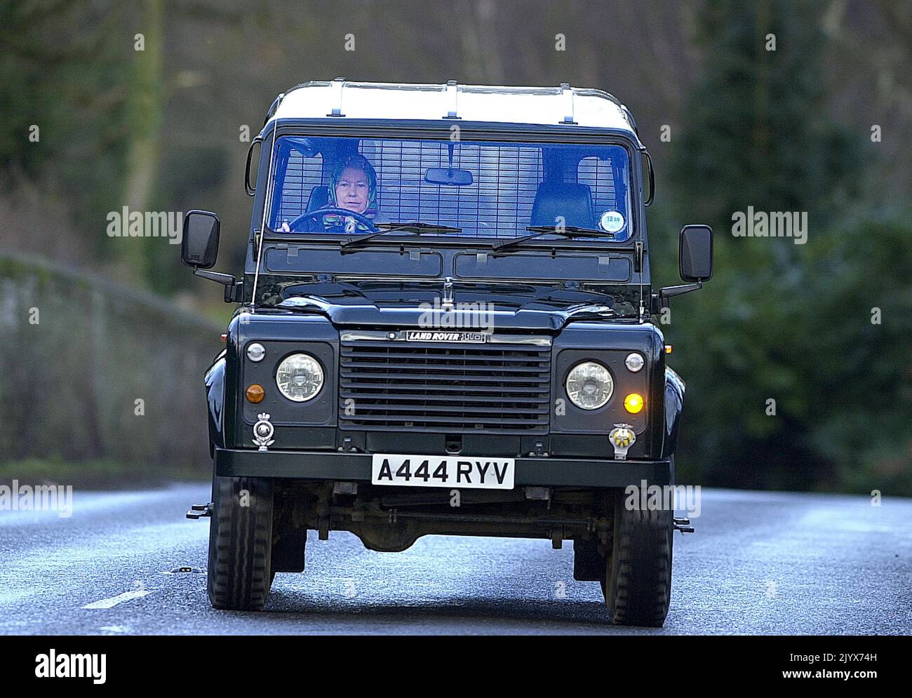 Queen elizabeth land rover defender hi-res stock photography and images ...