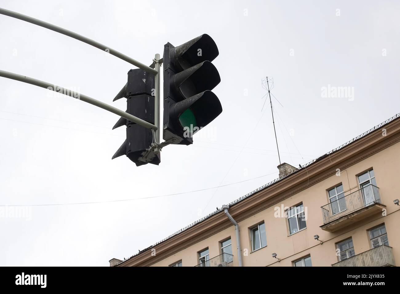 Overhead traffic lights high hi-res stock photography and images - Alamy
