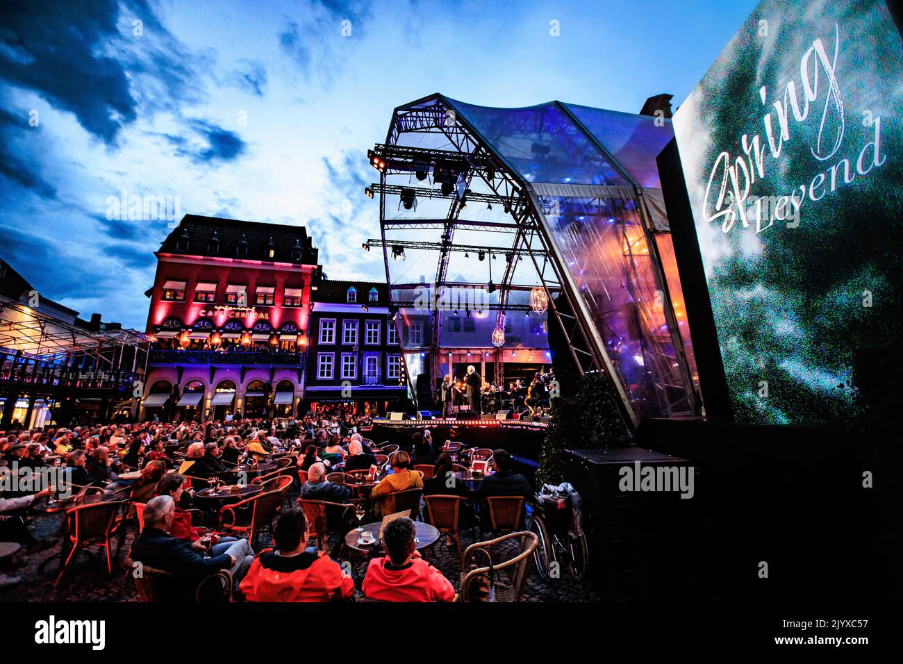 2022-09-08 20:14:36 VENLO - Opera singer Marco Bakker during his ...