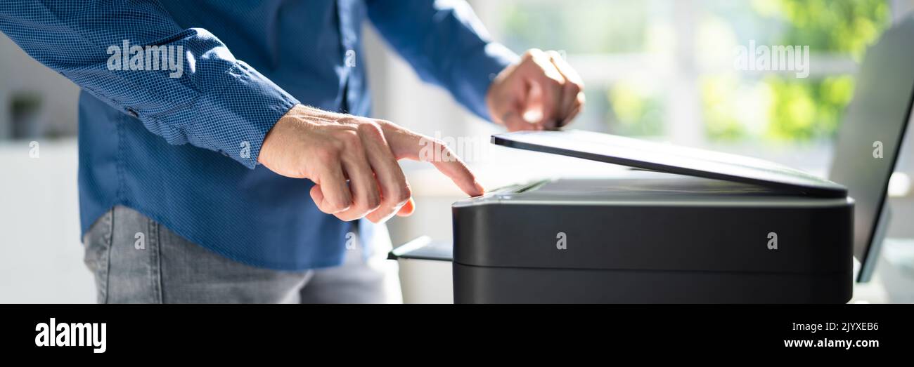 Businessman hand pressing button hi-res stock photography and images ...