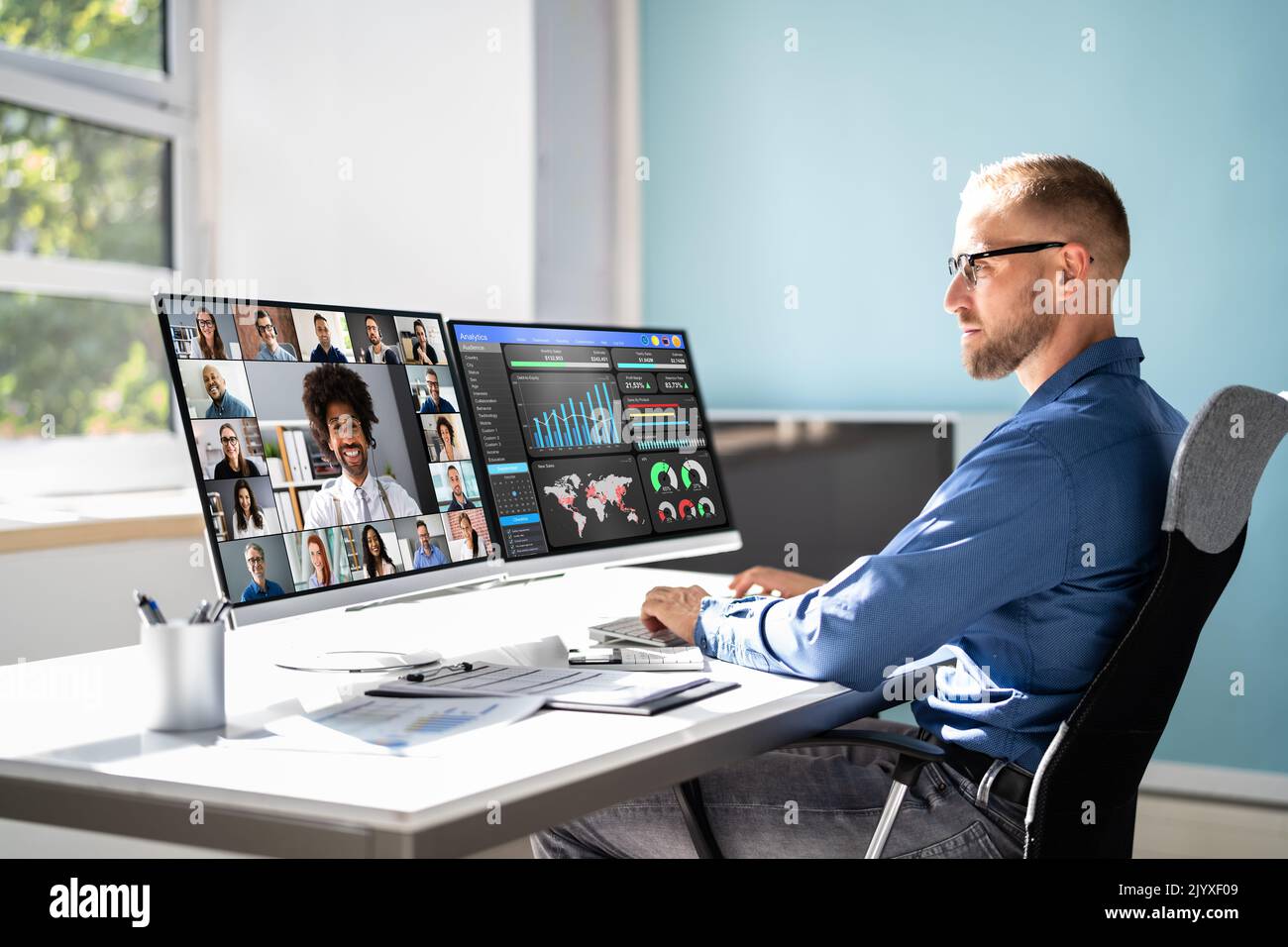 Video conference meeting office hi-res stock photography and images - Alamy