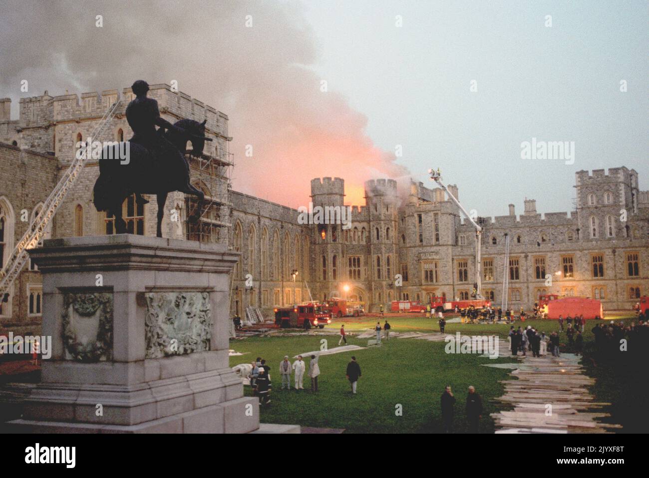 Royal royalty windsorfire hi-res stock photography and images - Alamy