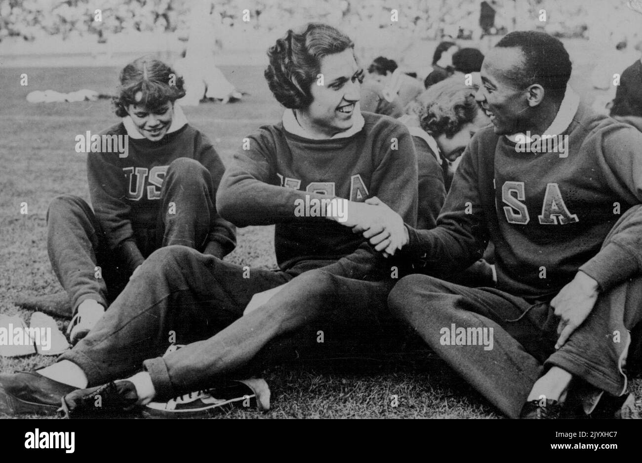 Miss Helen Stephens & Jesse Owens congratulating each other at the ...