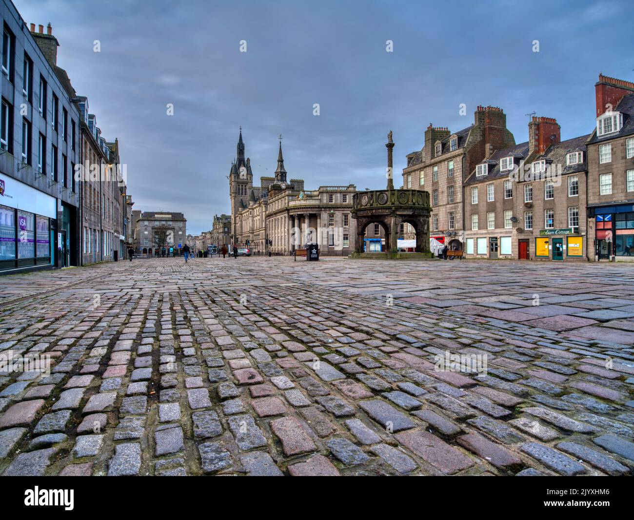 The cobbled streets of Castlegate and the Mercat Cross, Aberdeen ...