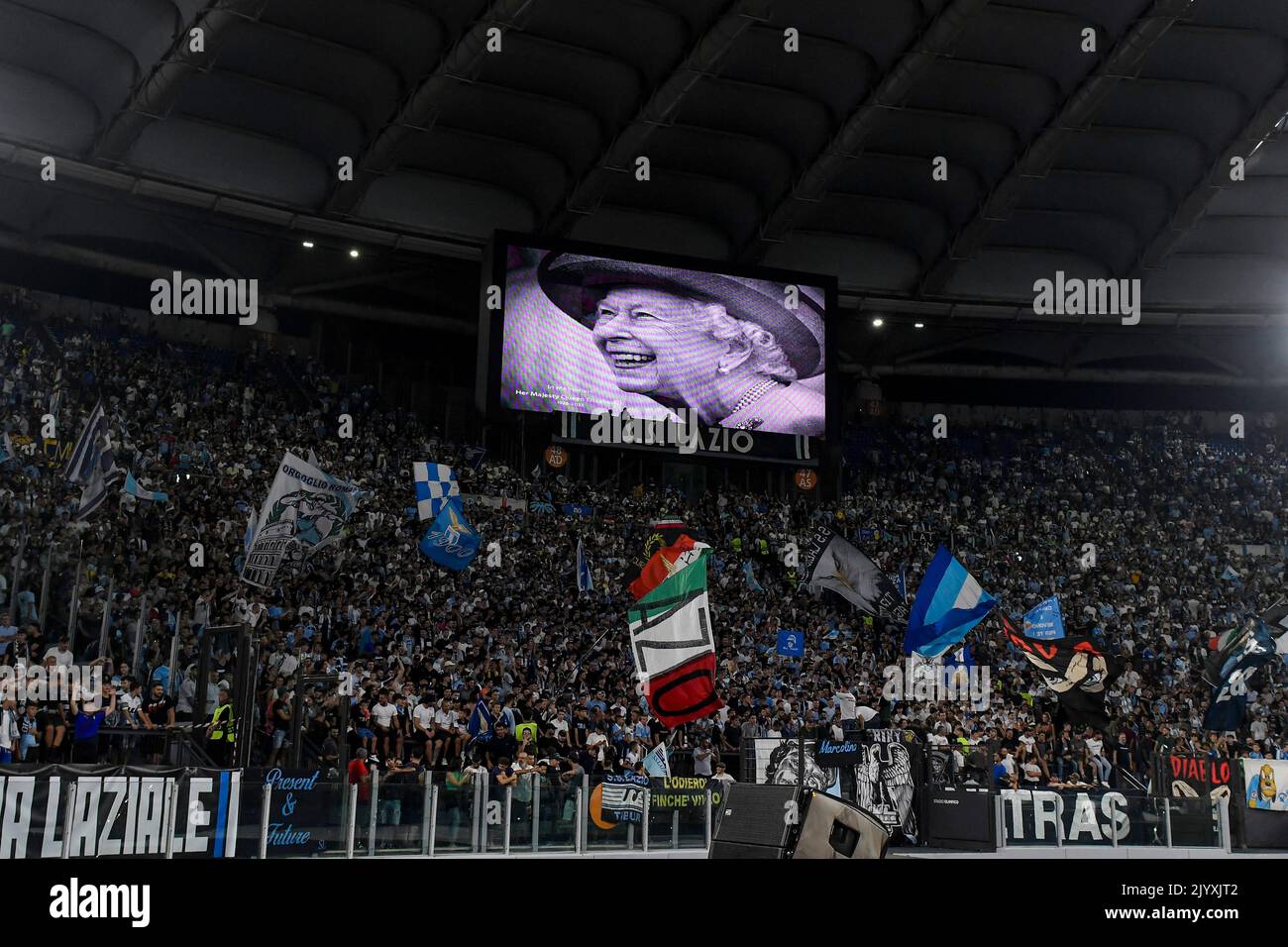 Roma, Italy. 08th Sep, 2022. A portrait of queen Elizabeth II is shown ...