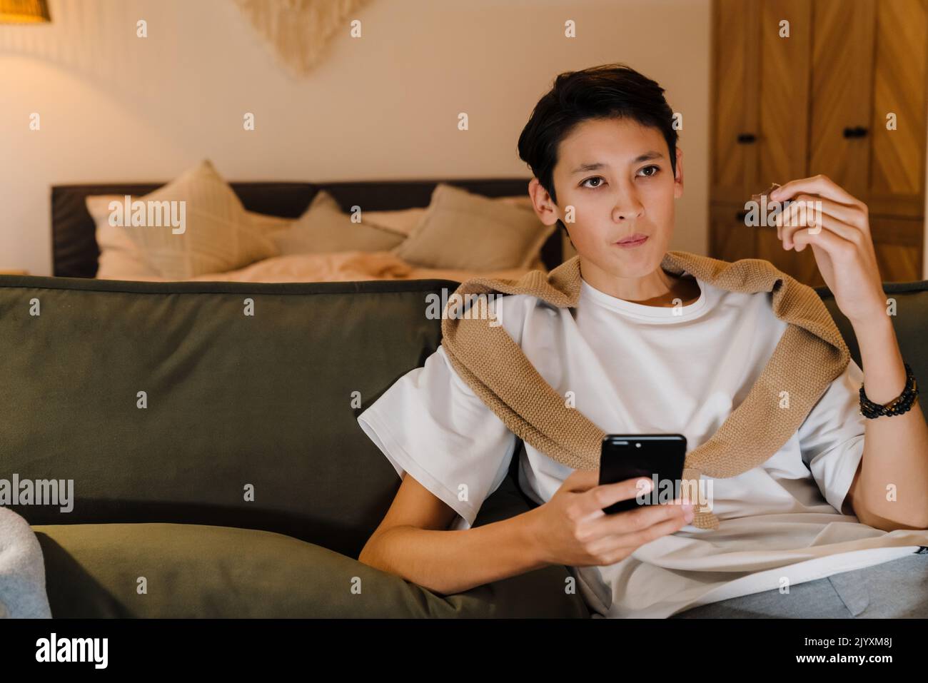 Teen mobile tv sofa hi-res stock photography and images - Alamy