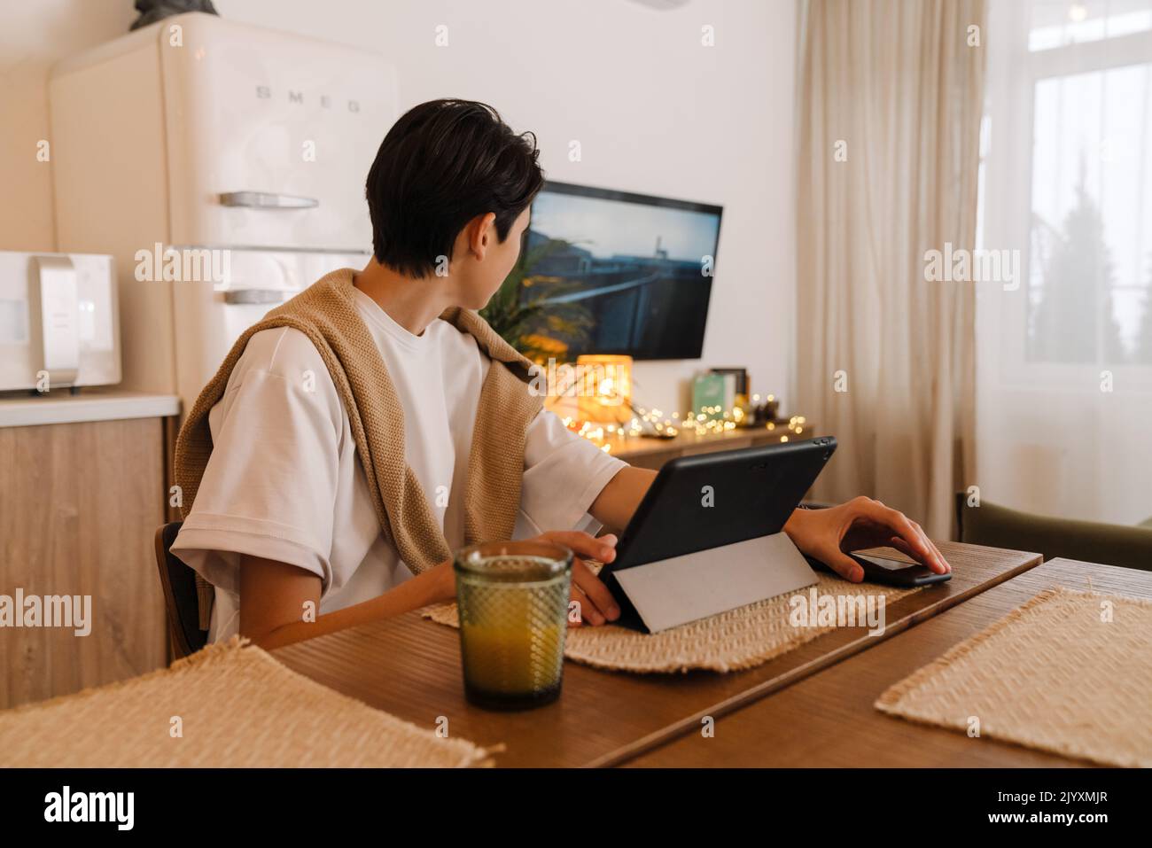 Tv in kitchen hi-res stock photography and images - Alamy