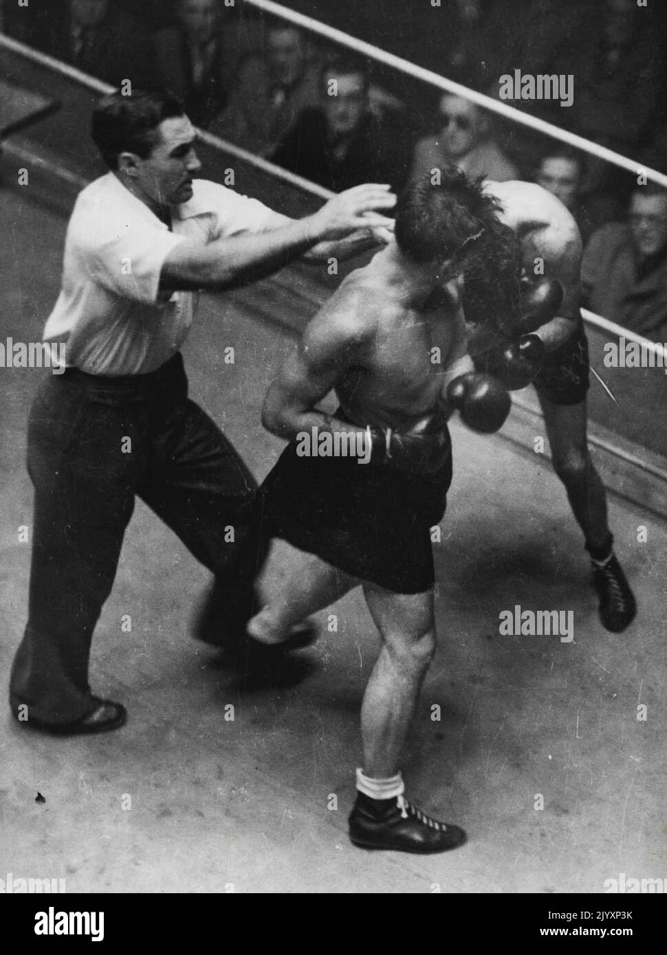 Boxing referee winner hi-res stock photography and images - Alamy