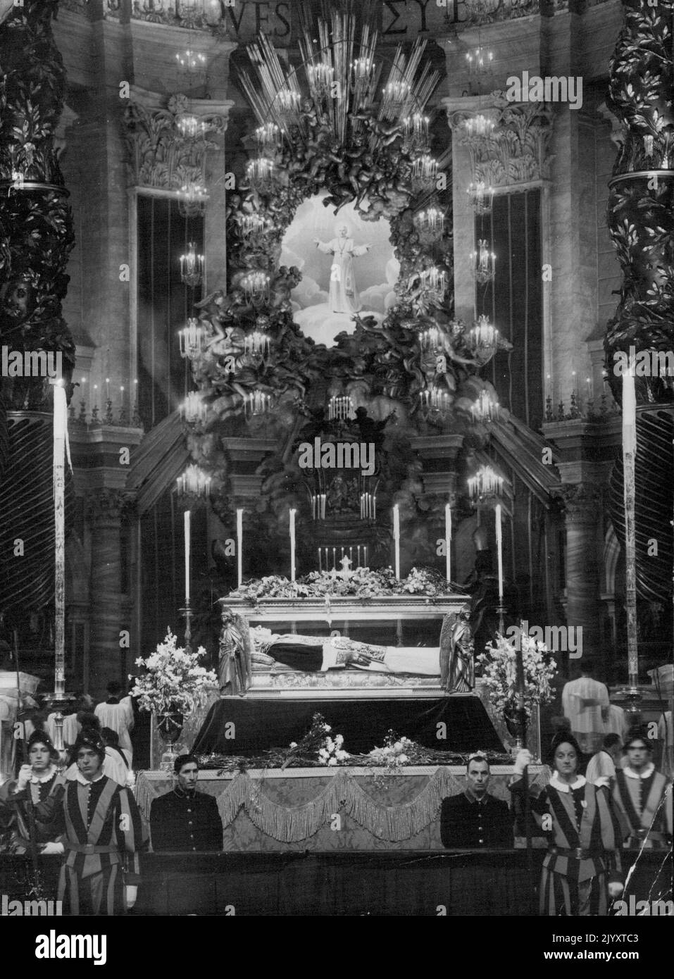 Beatification of Pope Pius X Photo Show: A Bronze and Crystal Case ...