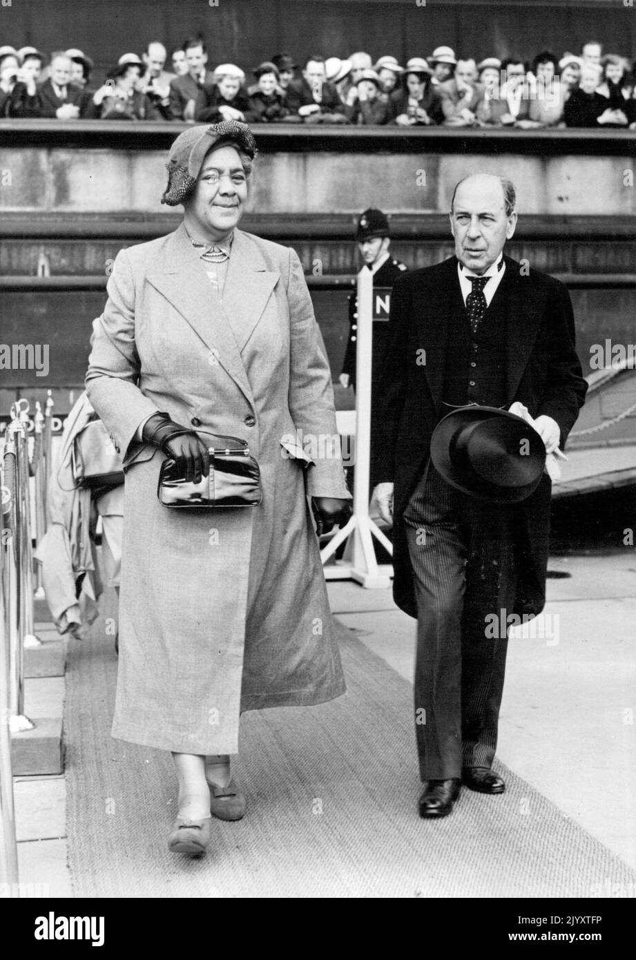 Queen salote 1953 hi-res stock photography and images - Alamy