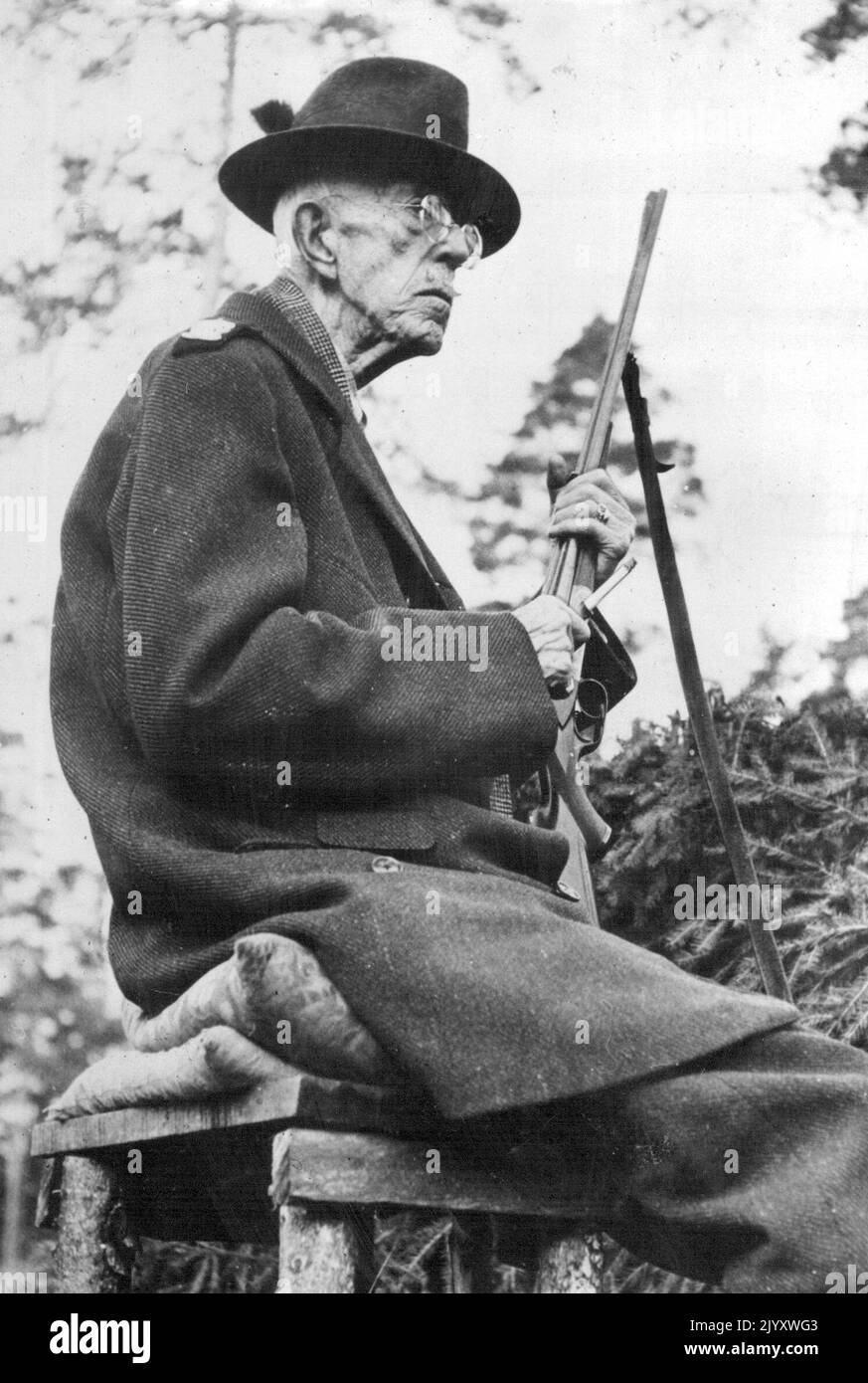 King gustaf v sweden hi-res stock photography and images - Alamy