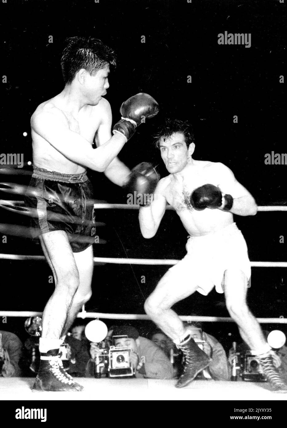 Argentine flyweight Pascual Perez (right) won the World Title on ...
