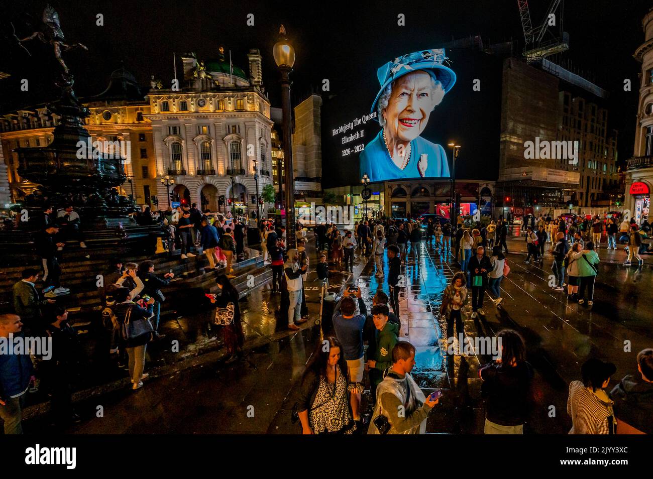 London, UK. 8th Sep, 2022. ThePiccadilly Lights are cleared of adverts ...