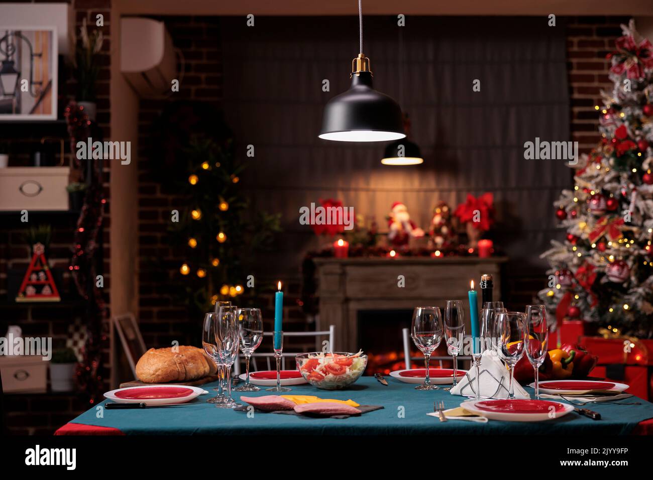 Empty family dinner table hi-res stock photography and images - Alamy
