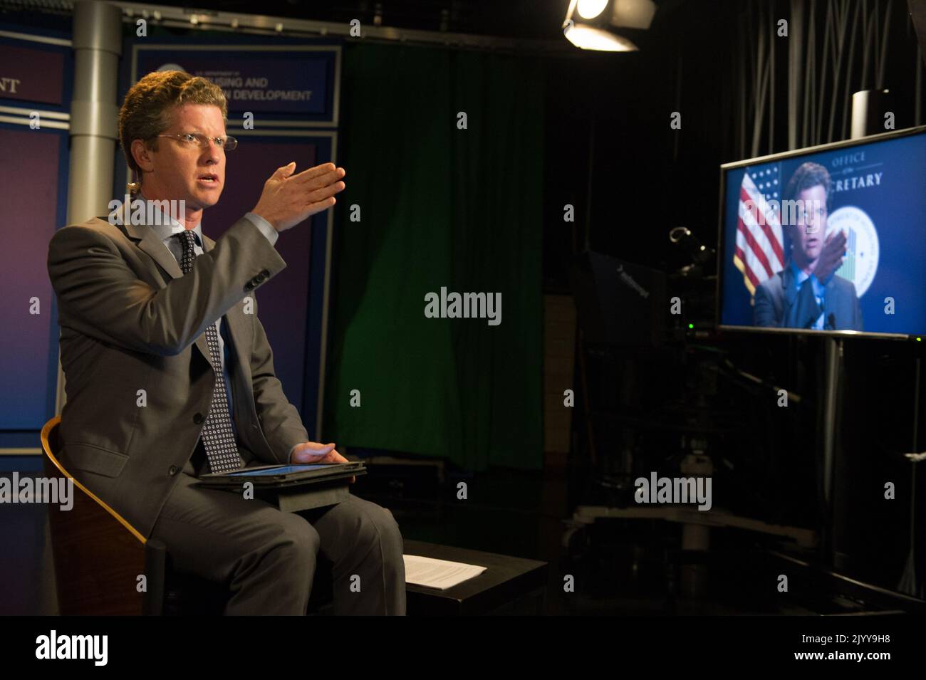 Msnbc interview hi-res stock photography and images - Alamy