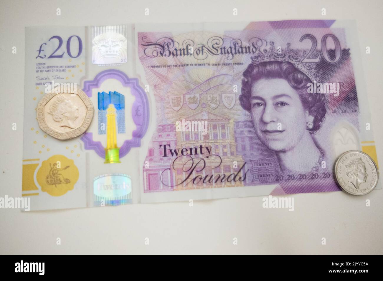 London, UK. 8 SEP, 2022. British currency with Queen Elizabeth II Stock ...