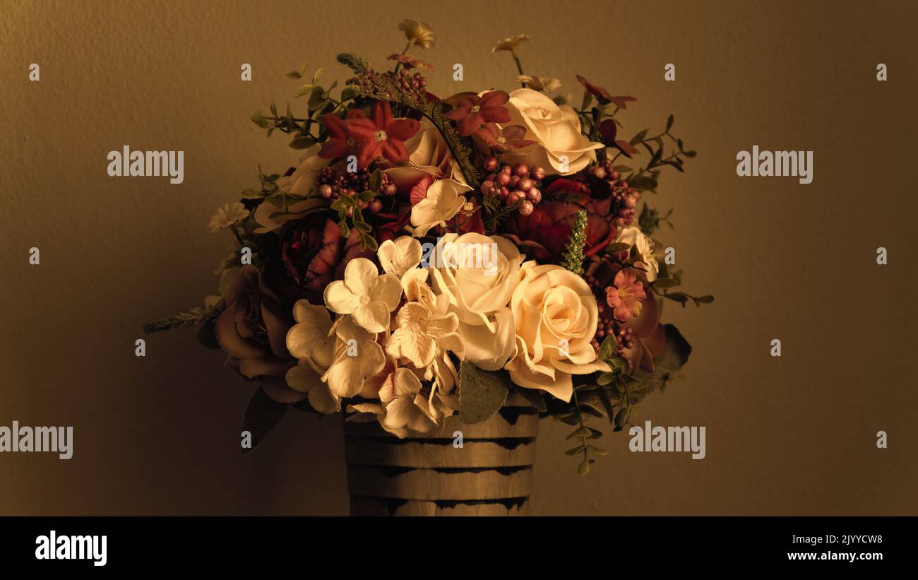 Rustic flower arrangement hi-res stock photography and images - Alamy