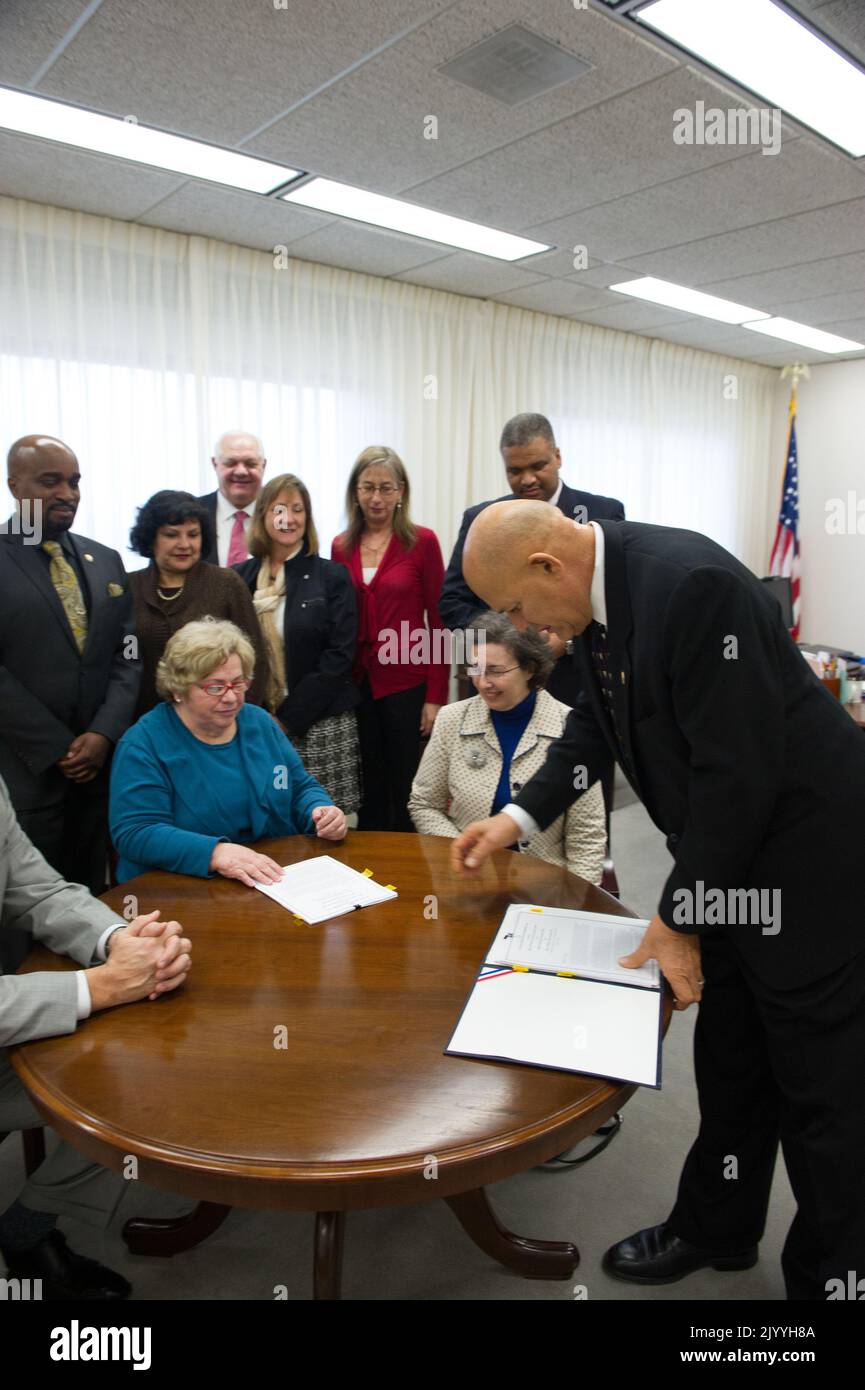 Tri-party HUD inter-office Service Level Agreement (SLA) signing ...
