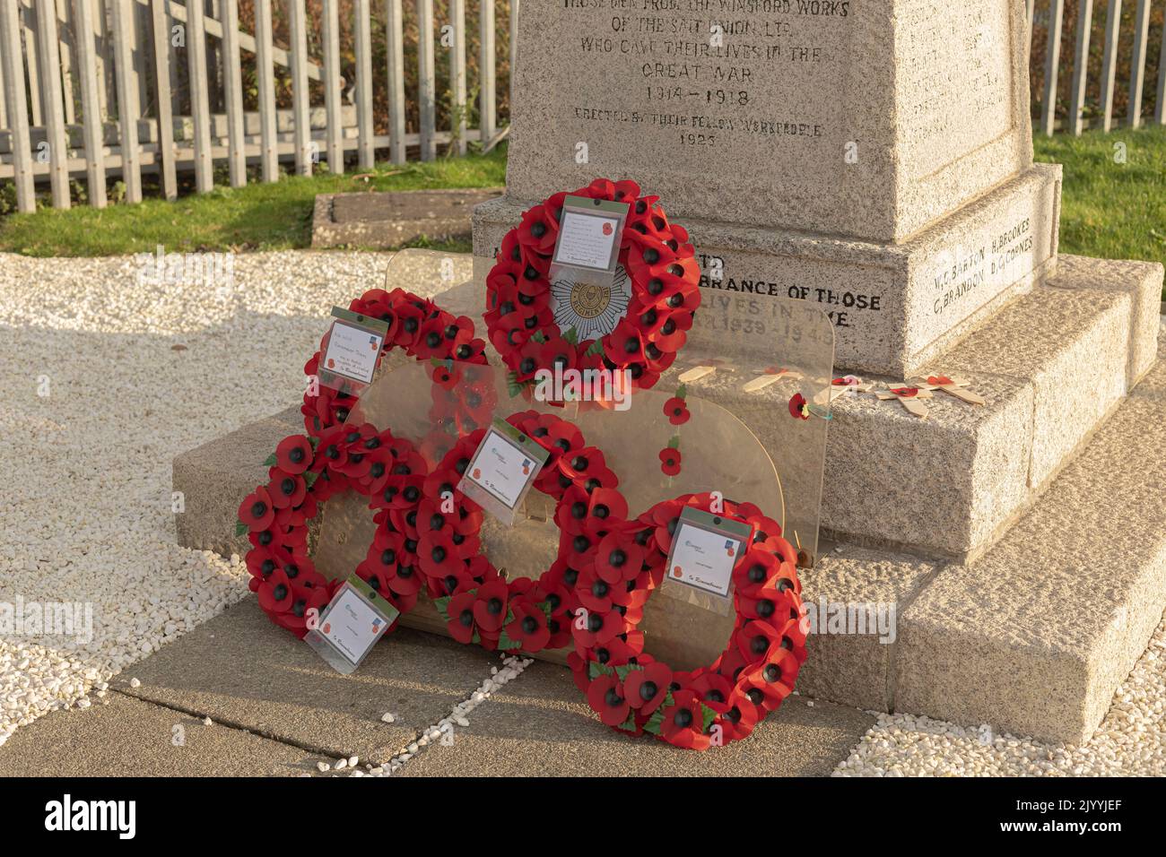 Wreaths laid military veterans hi-res stock photography and images - Alamy