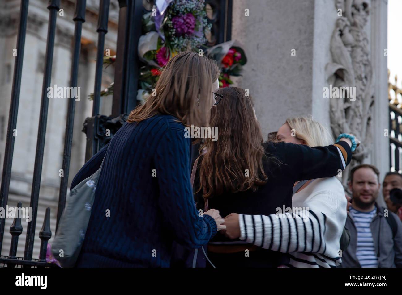 London, UK. 08th Sep, 2022. People seen crying at the Buckingham Palace ...