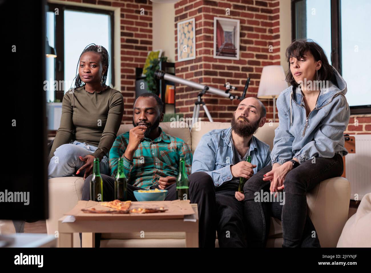 Cinema bonding hi-res stock photography and images - Alamy