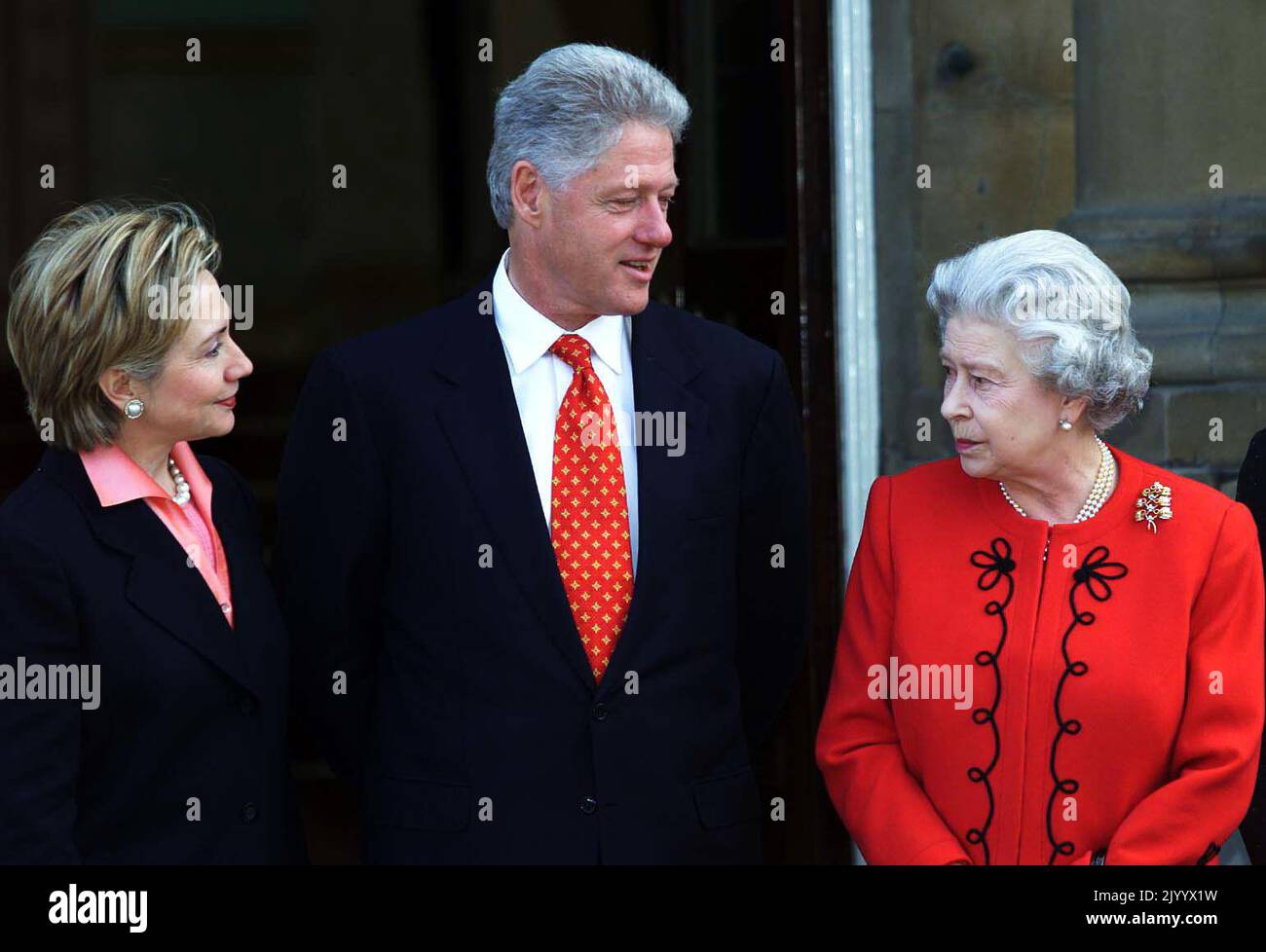 Queen elizabeth ii us president bill clinton buckingham palace hi-res ...