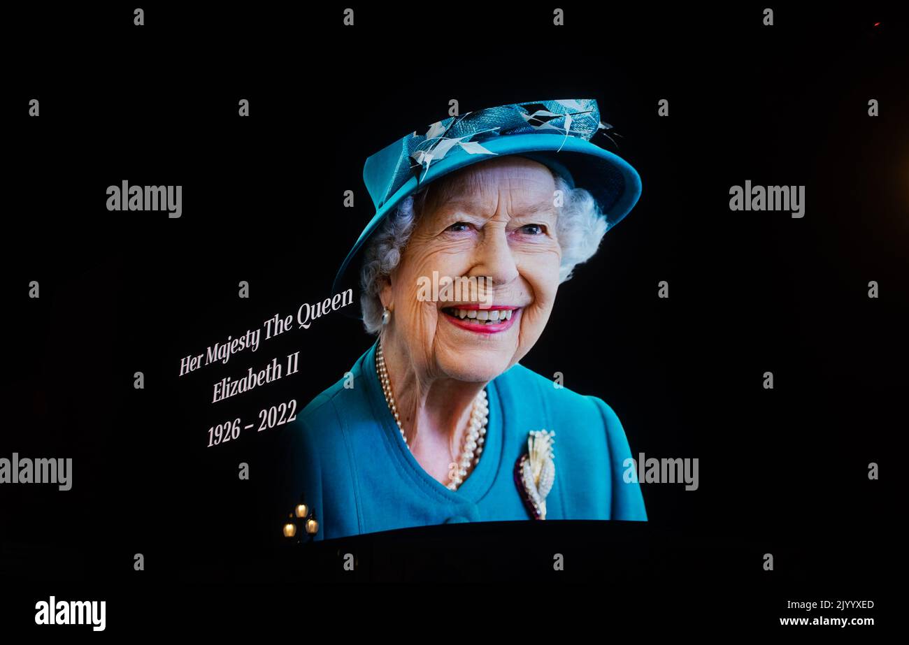 London, UK. 08th September 2022. The advertising screens in Piccadilly ...