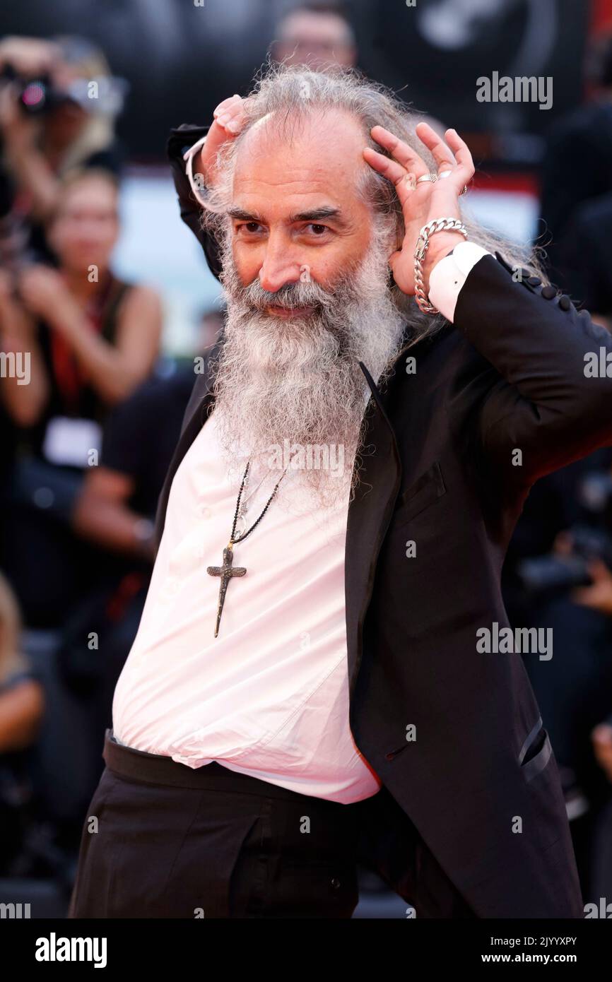 Warren Ellis attends the premiere of 'Blonde' during the 79th Venice ...