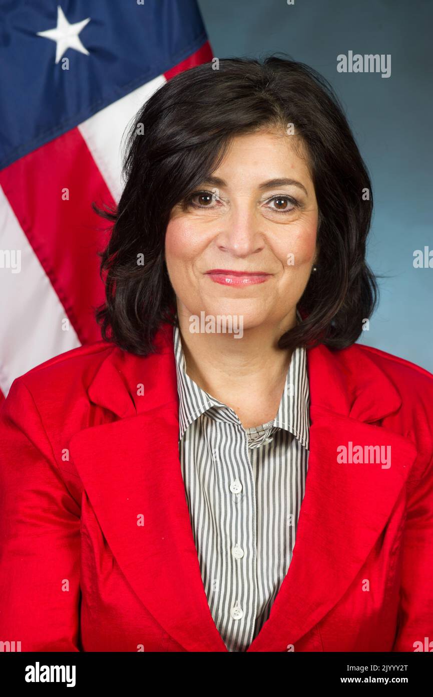 Official portrait of Susan Forward, Director, HUD Region I (New England ...